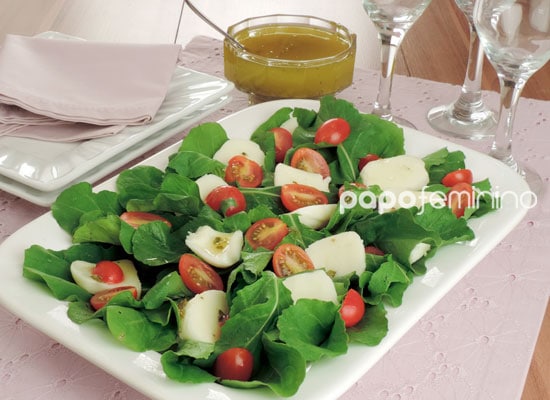 Salada de Rúcula com Tomate e Muçarela de Búfala • Receitas | Peeters Place